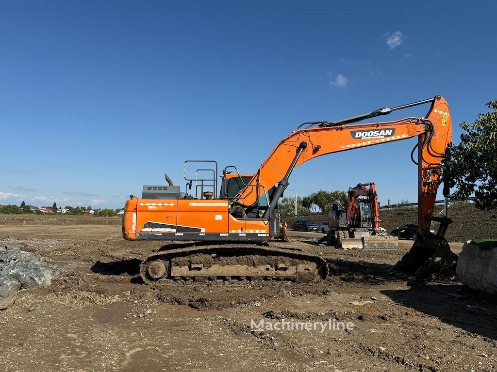 Doosan DX255 bager guseničar