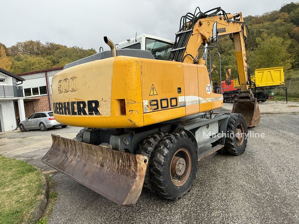 Liebherr A 900 German machine bager točkaš