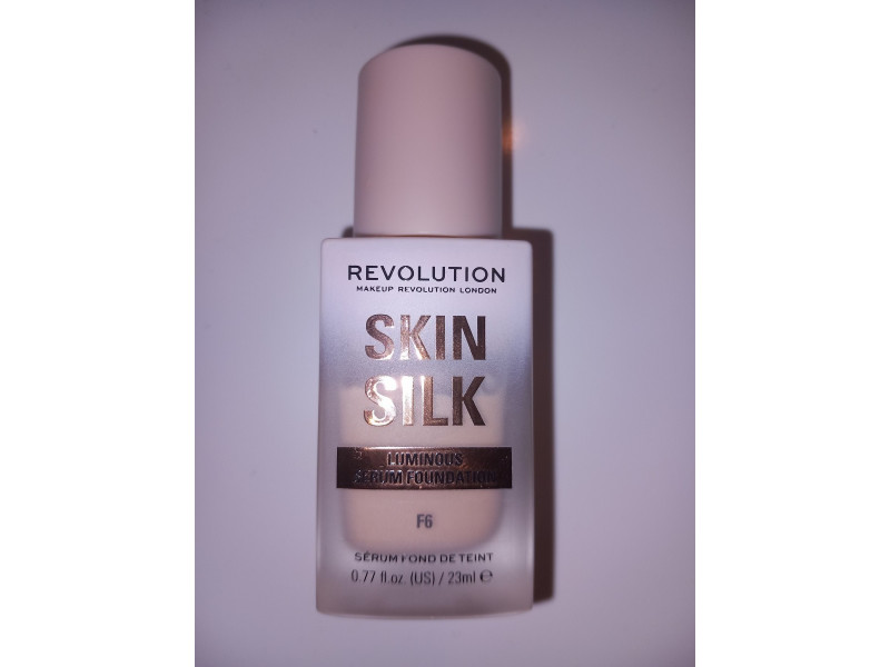 ***REVOLUTION SKIN SILK*** PUDER F6 nijansa
