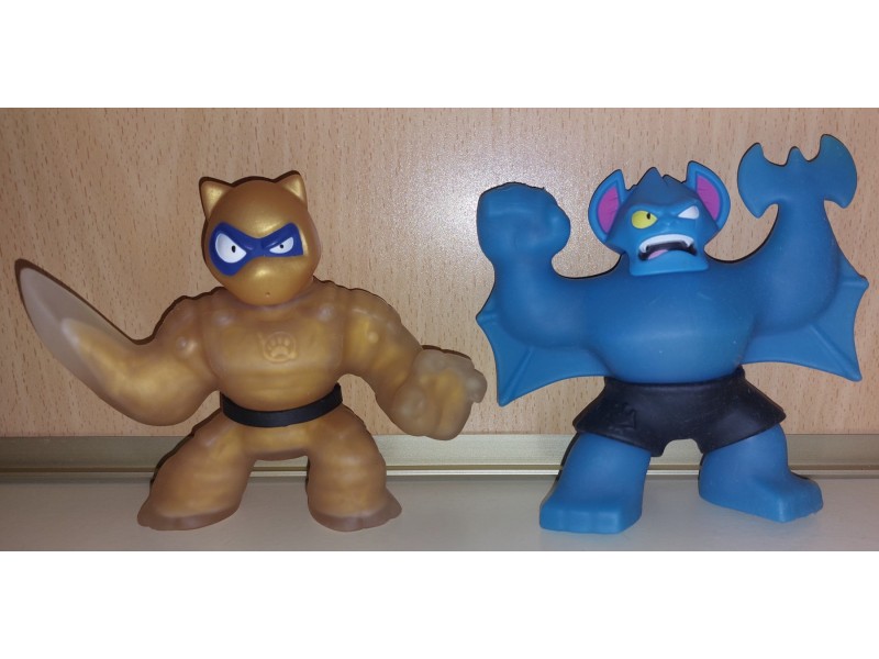 Heroes of Goo Jit Zu Golden Pantaro Vs Battaxe Figure