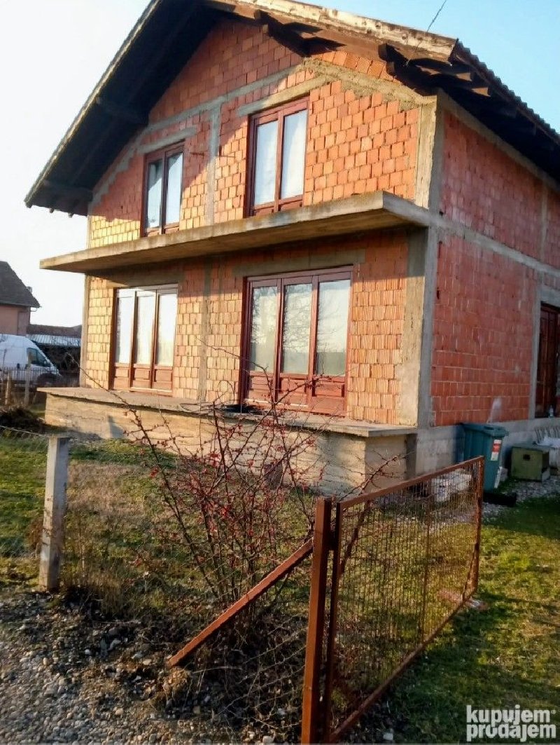 Kuća 300 m2 Varvarin