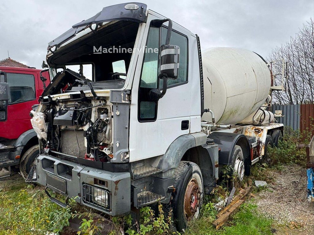 IVECO MP 340 E 35 kamion s mešalicom za beton nakon udesa