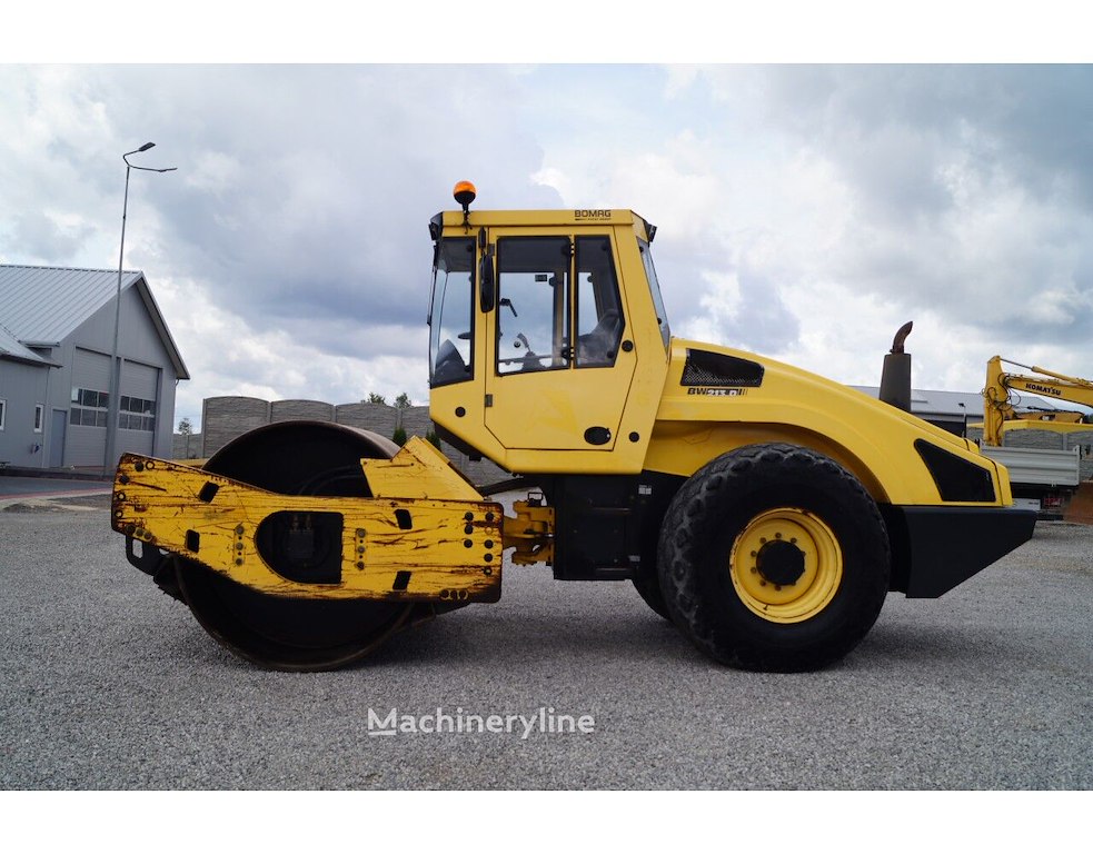 BOMAG BW 213D kompaktor s jednim valjkom