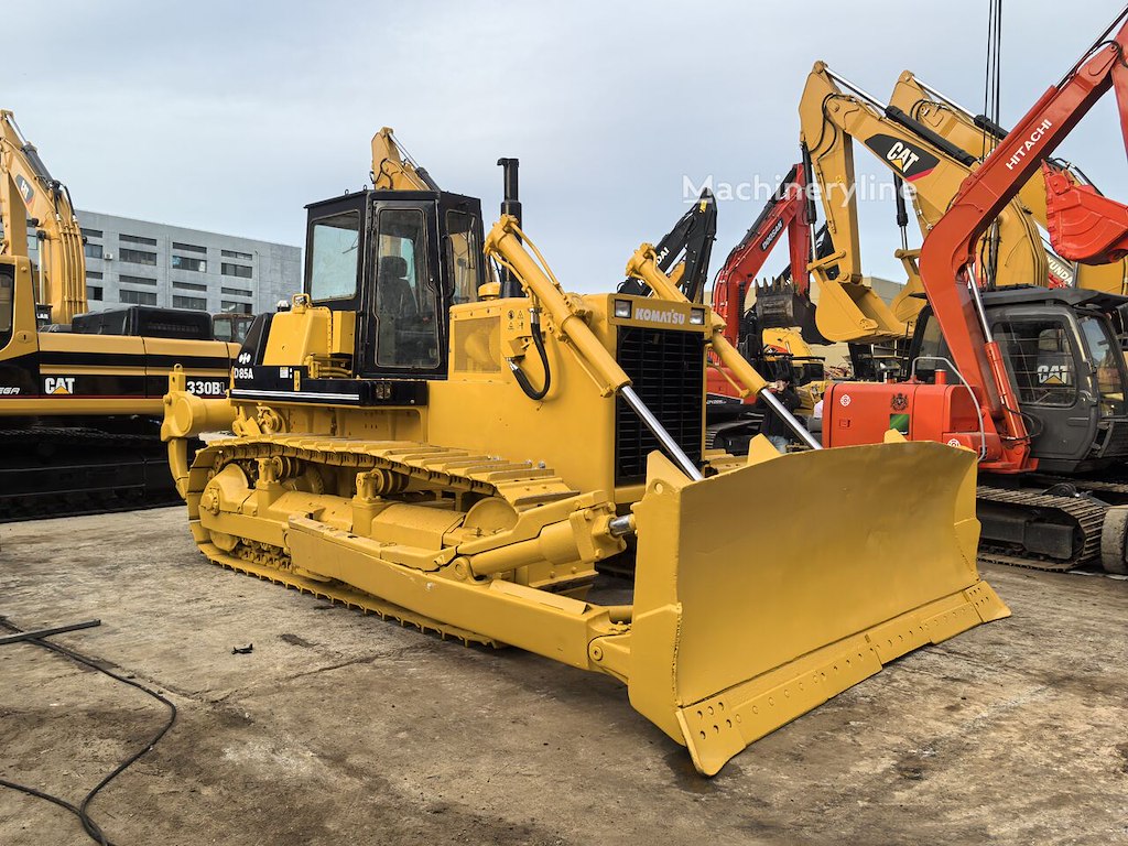 Komatsu D85A buldožer
