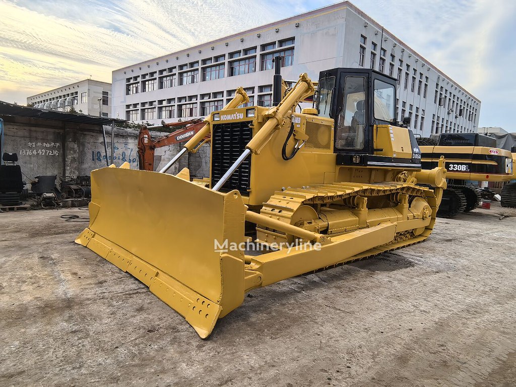 Komatsu D85A buldožer