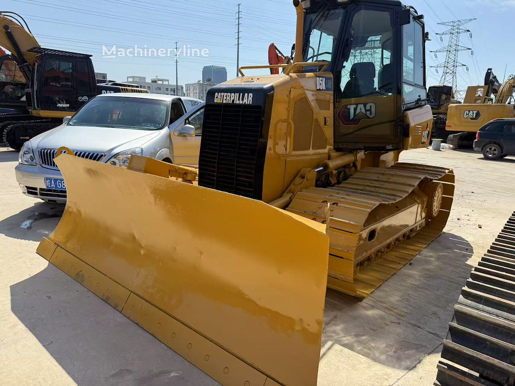 Caterpillar D5K buldožer