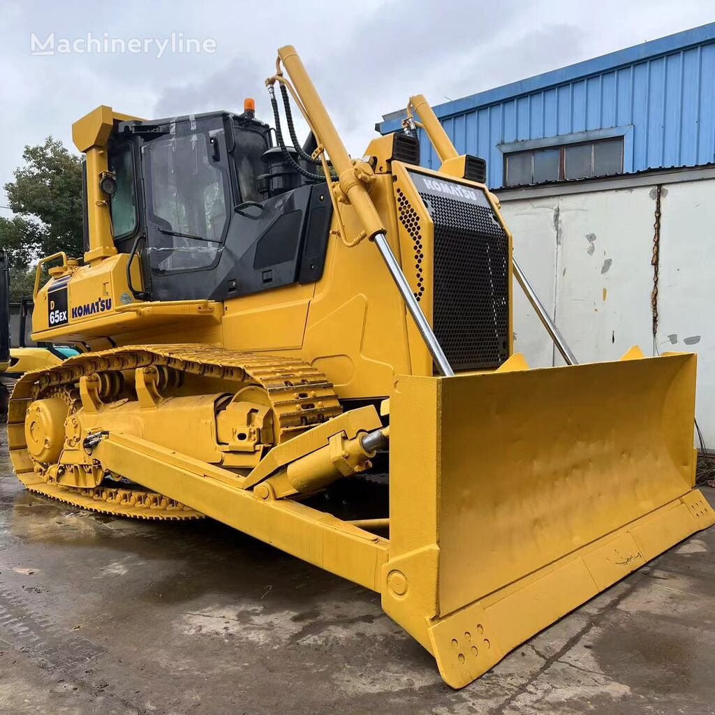 Komatsu D65EX buldožer