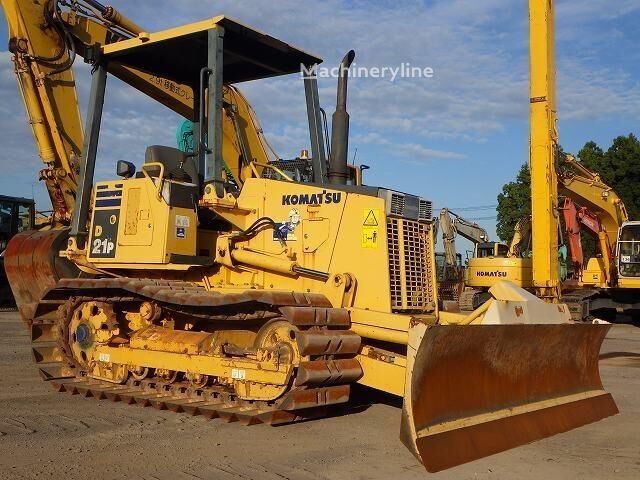 Komatsu D21P-8E0 buldožer