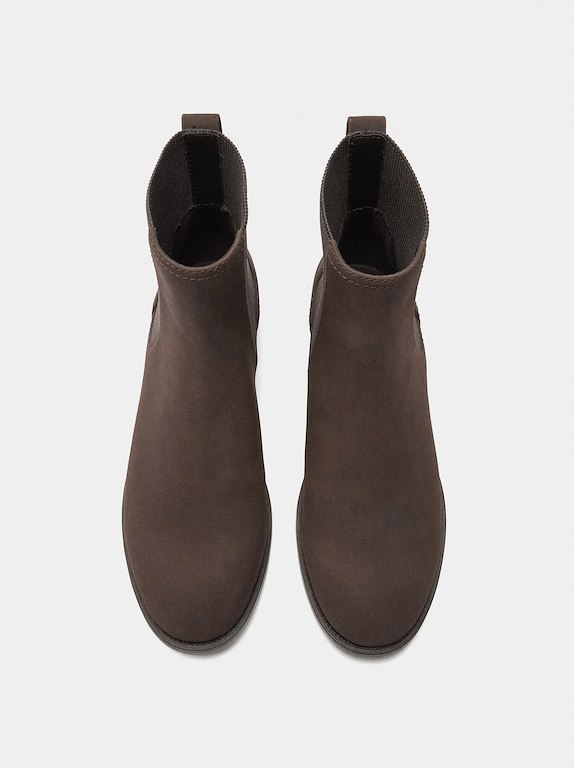 CHELSEA BOOTS