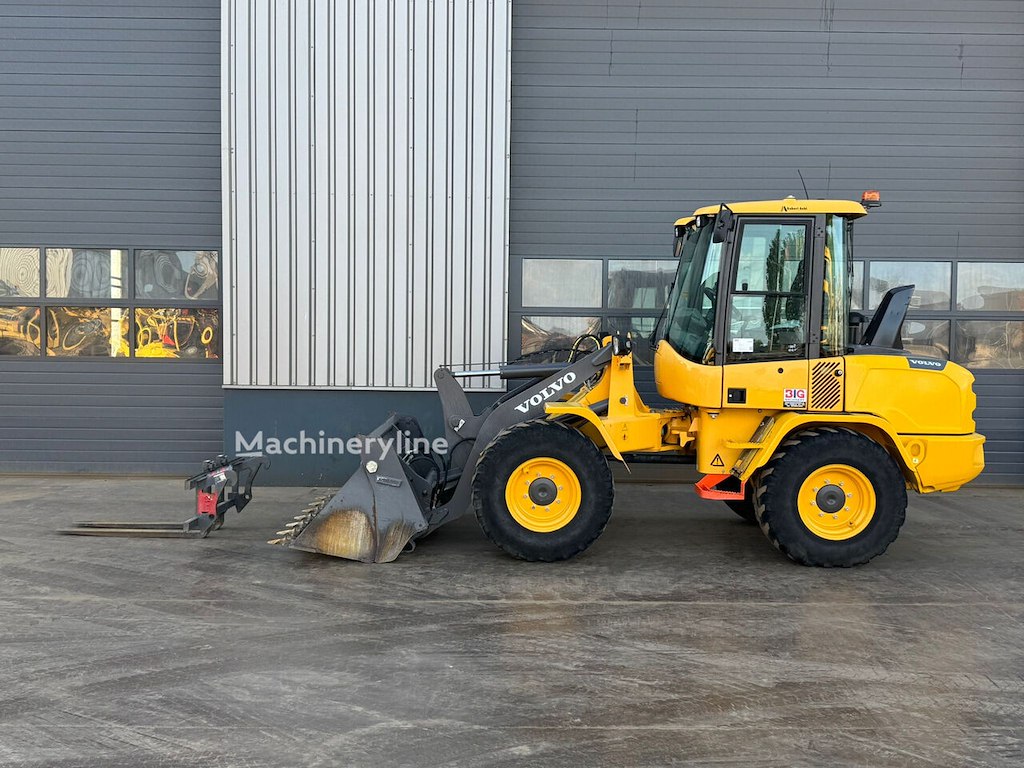Volvo L30G prednji utovarivač