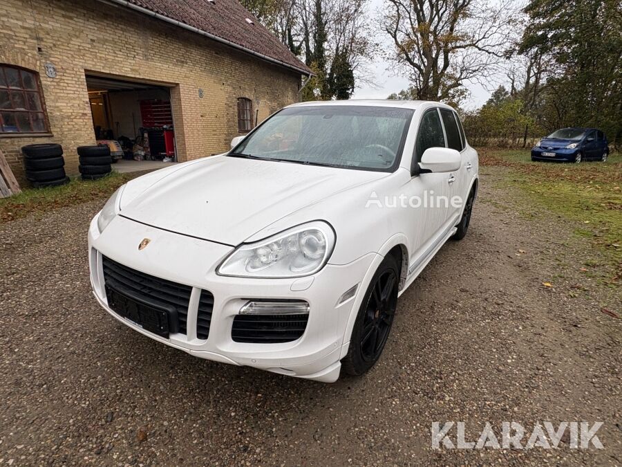 Prodaje se Porsche Cayenne Turbo S minibus furgon na aukciji