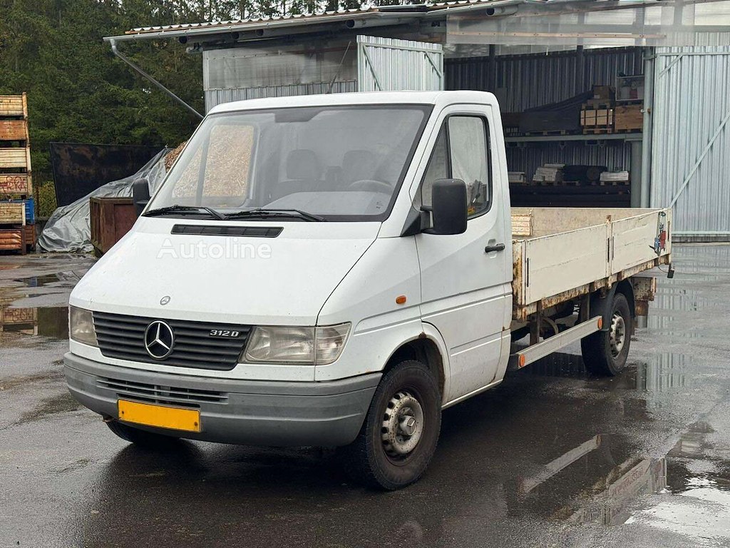 Mercedes-Benz 312D kamion s ravnom platformom < 3.5t