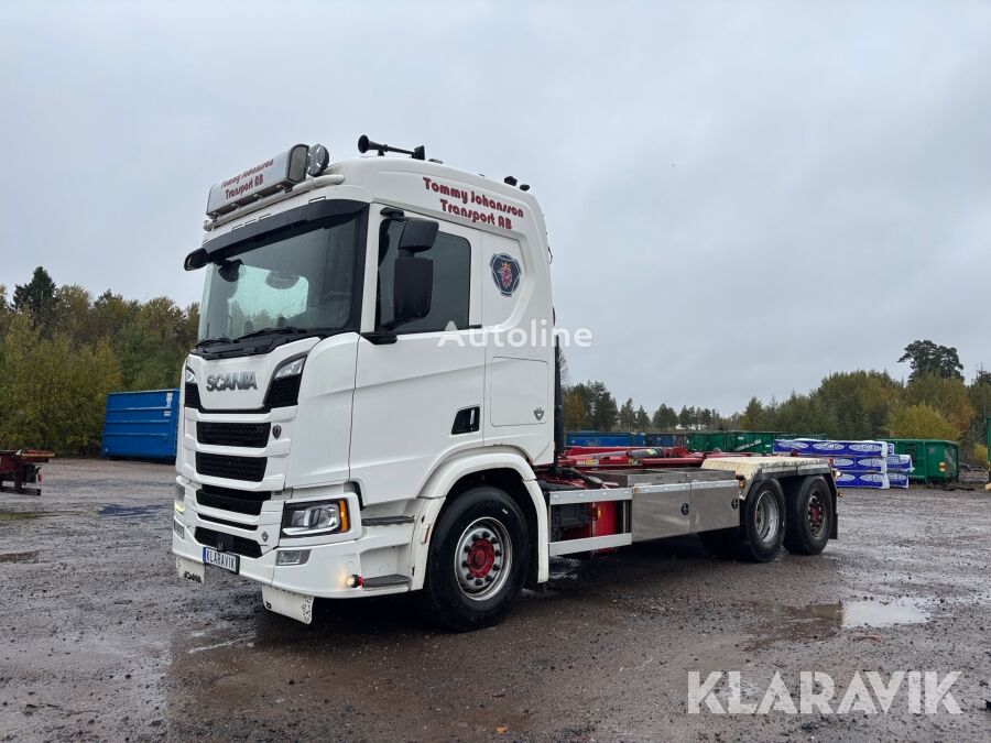 Prodaje se Scania R580 6x2 16.4 rol kiper sa kukom na aukciji
