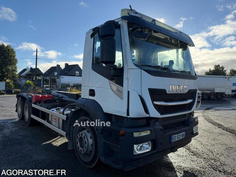 Prodaje se IVECO 260S46 rol kiper sa kukom na aukciji