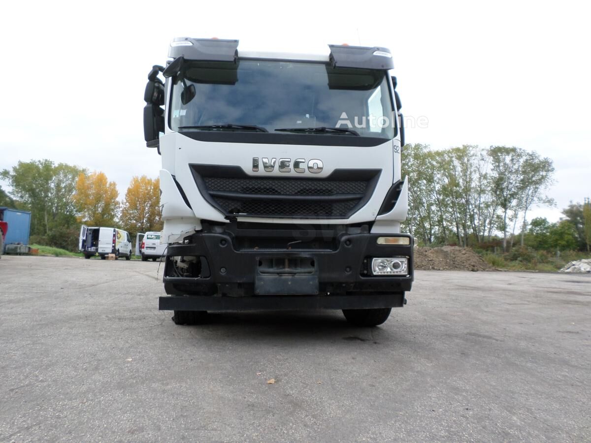 IVECO Stralis TRAKKER 460 tegljač nakon udesa