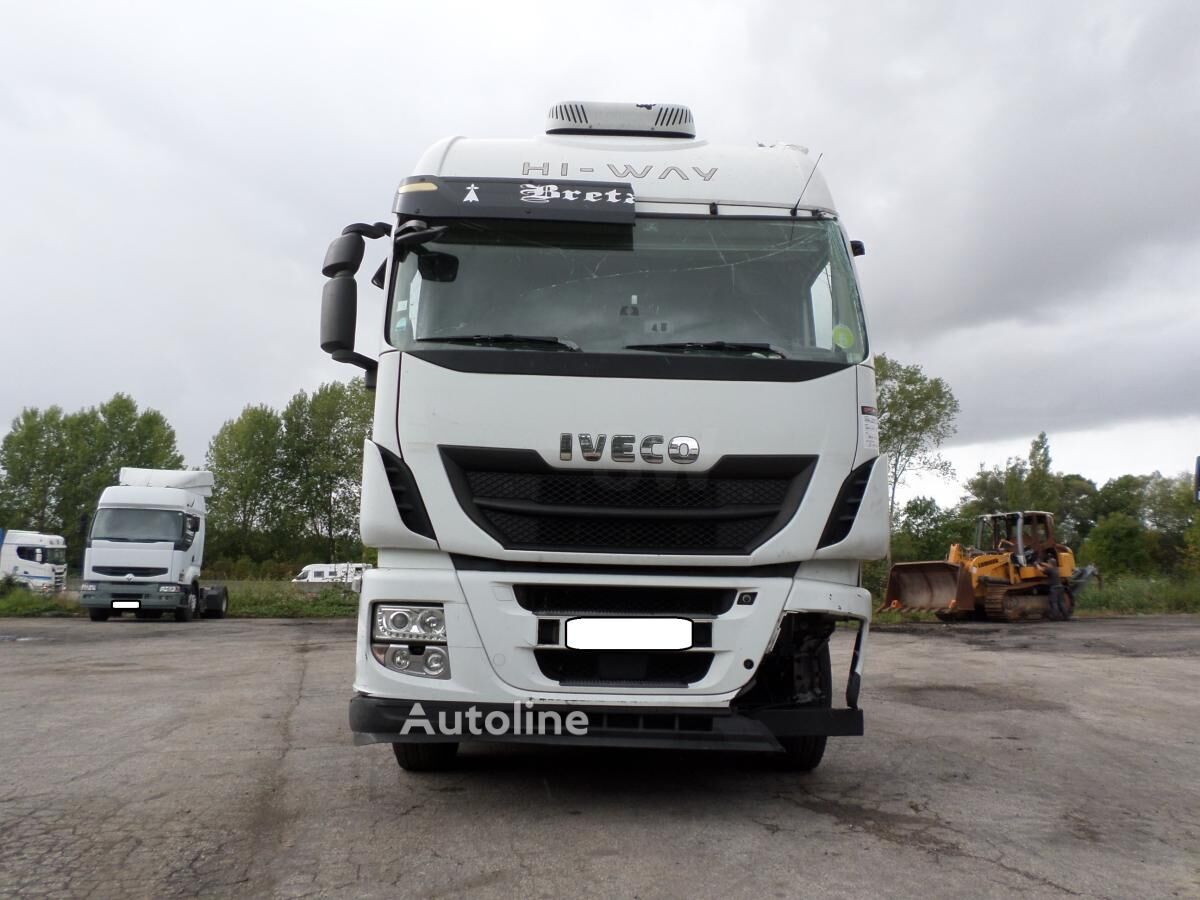 IVECO Stralis HI WAY 460 tegljač nakon udesa