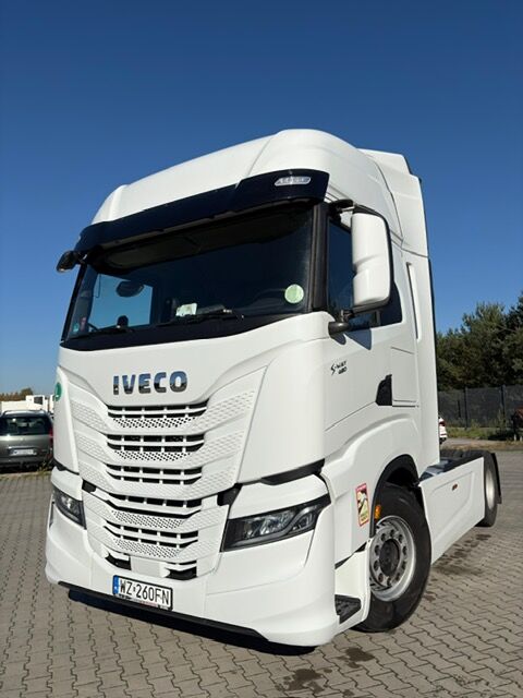 IVECO S-Way 490 tegljač