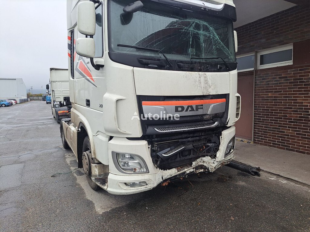 DAF XF106 480,460 SSC tegljač nakon udesa