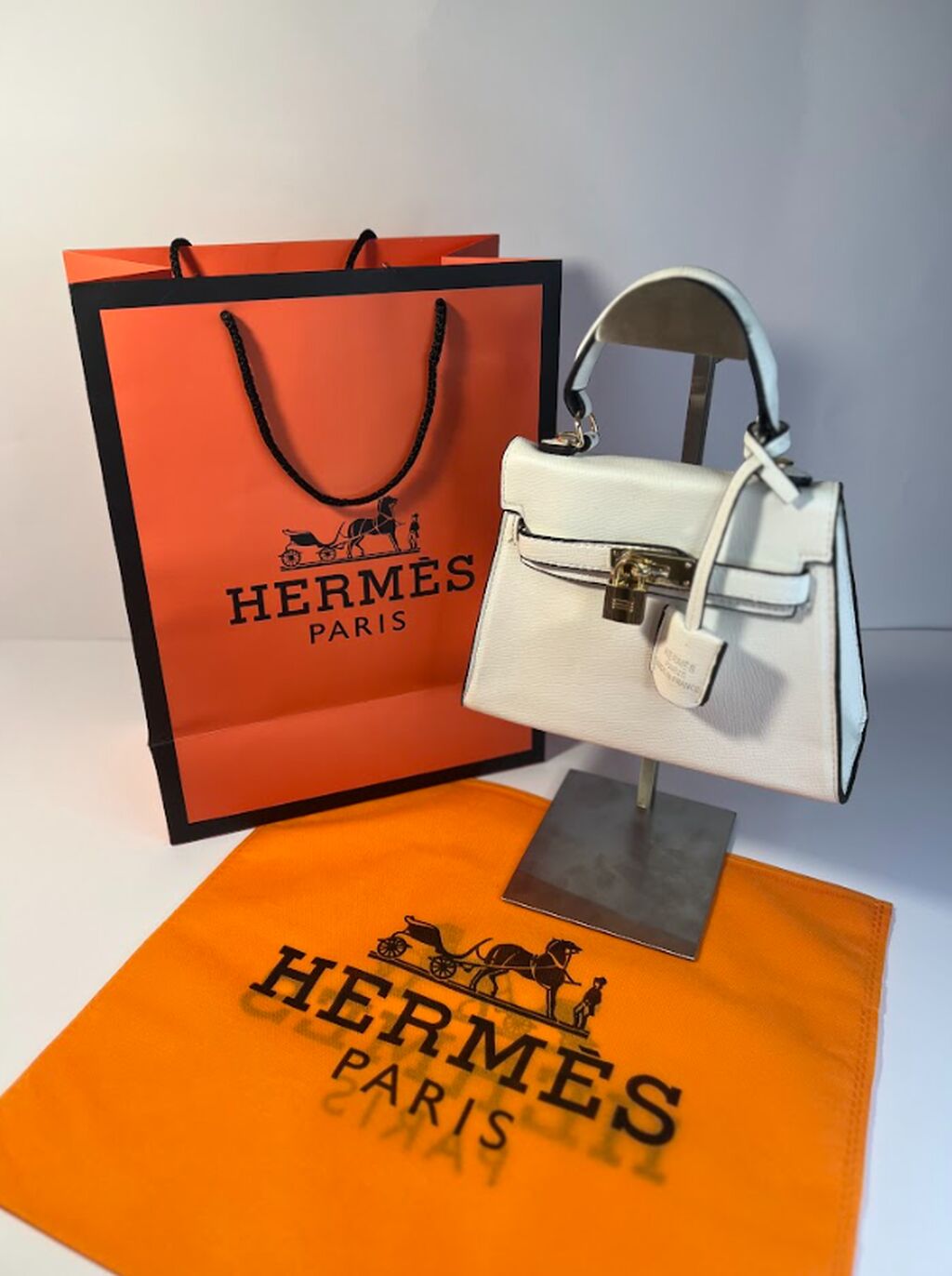 Elegantna torbica, Hermes, Materijal: Koža