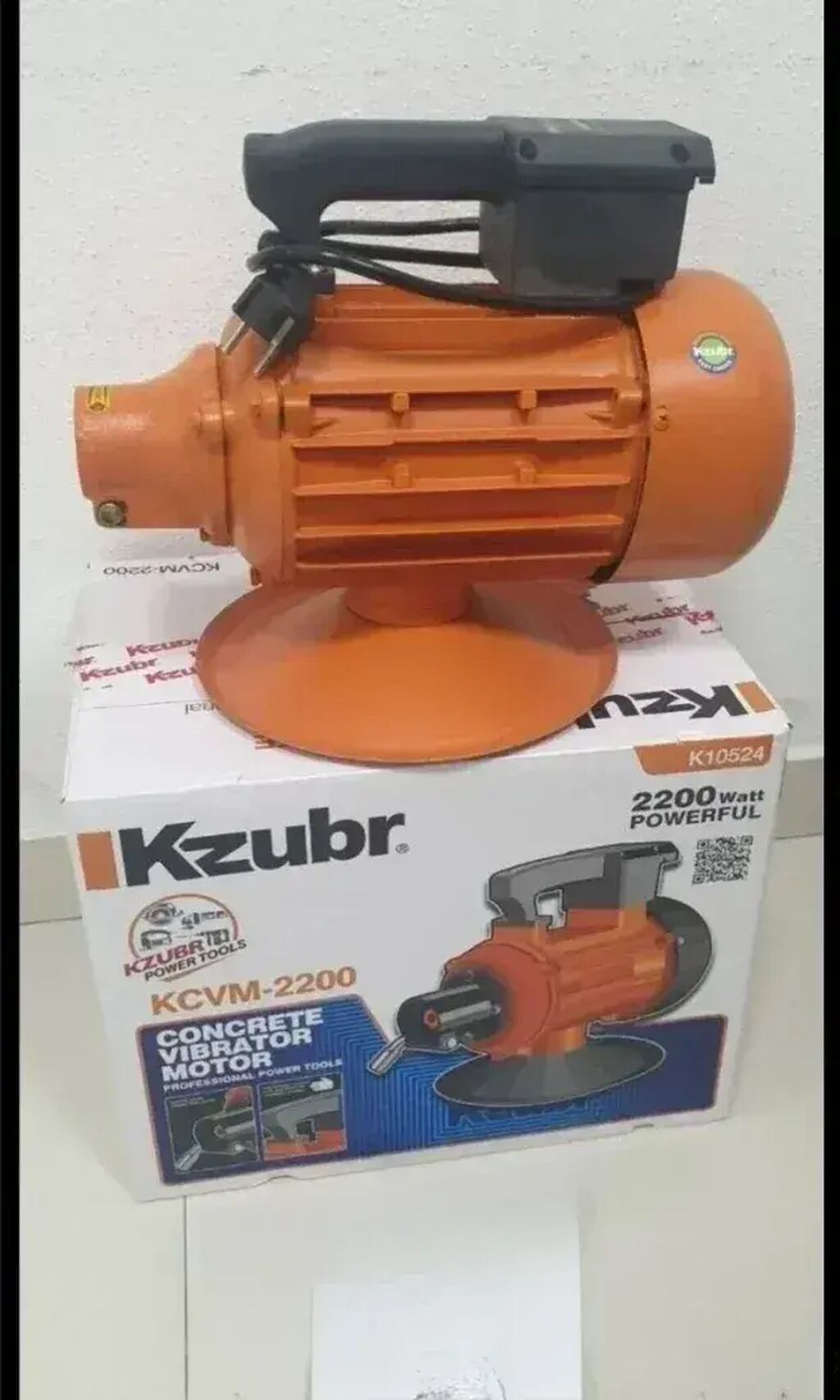 Nov i veoma kvalitetan KZUBR vibrator za beton - Model: KCVM-2200 -