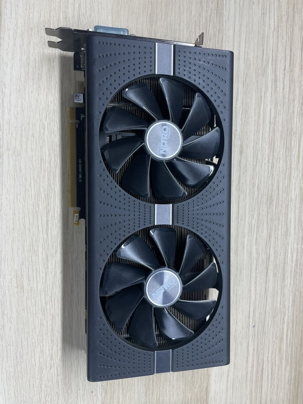SAPPHIRE NITRO grafička kartica – dual-fan hladjenje, metalni
