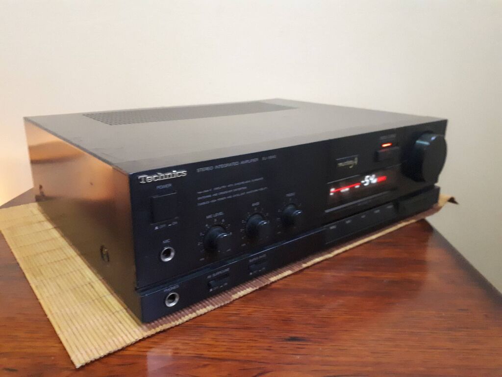 Kenwood KA-949, 2x100 vati na 8 oma Cena: 80 Evra