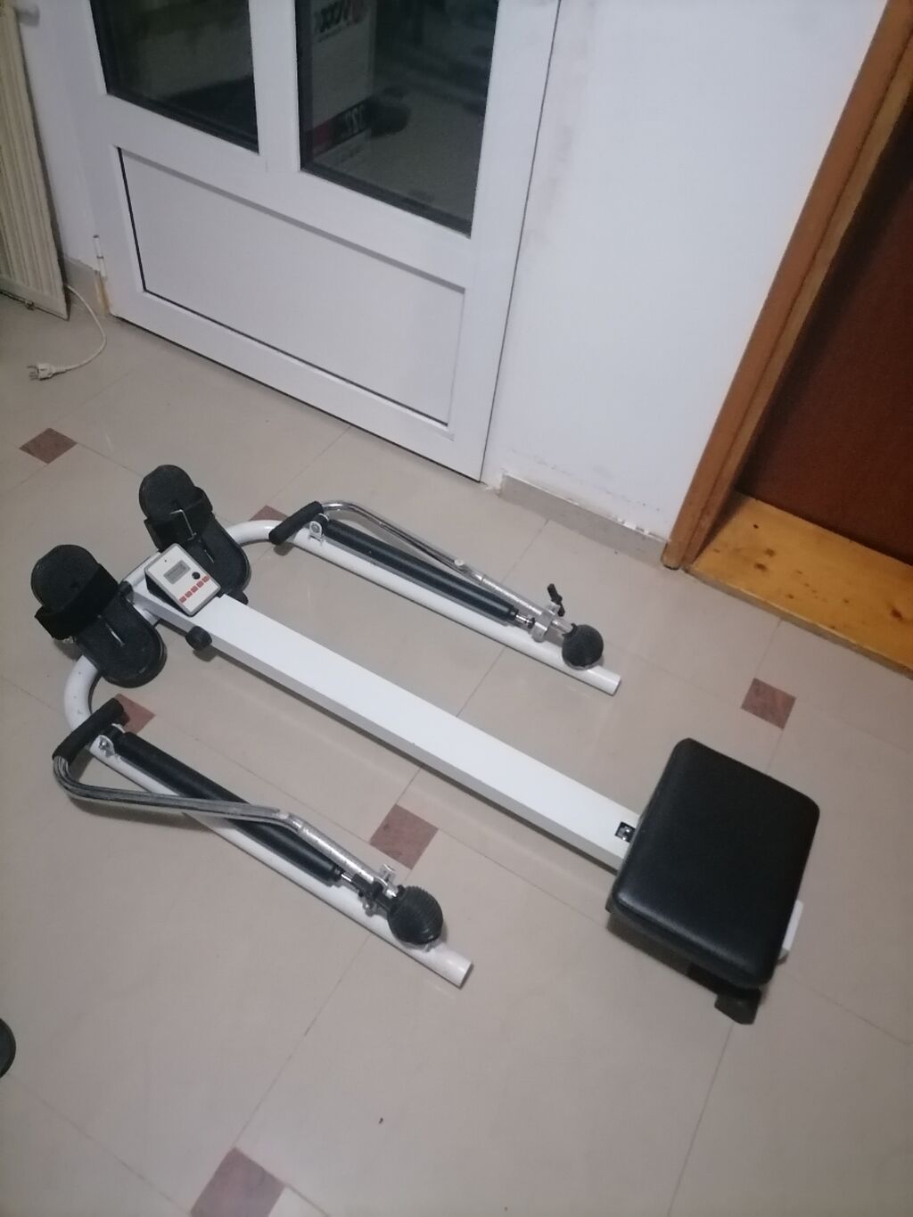 Kučni veslački trenažer (rowing machine) - Tip: mehanički veslački