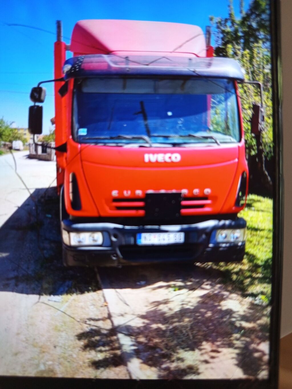 Iveco Eurocargo 120E18 – teretno vozilo sa ceradom - Markacija: Iveco
