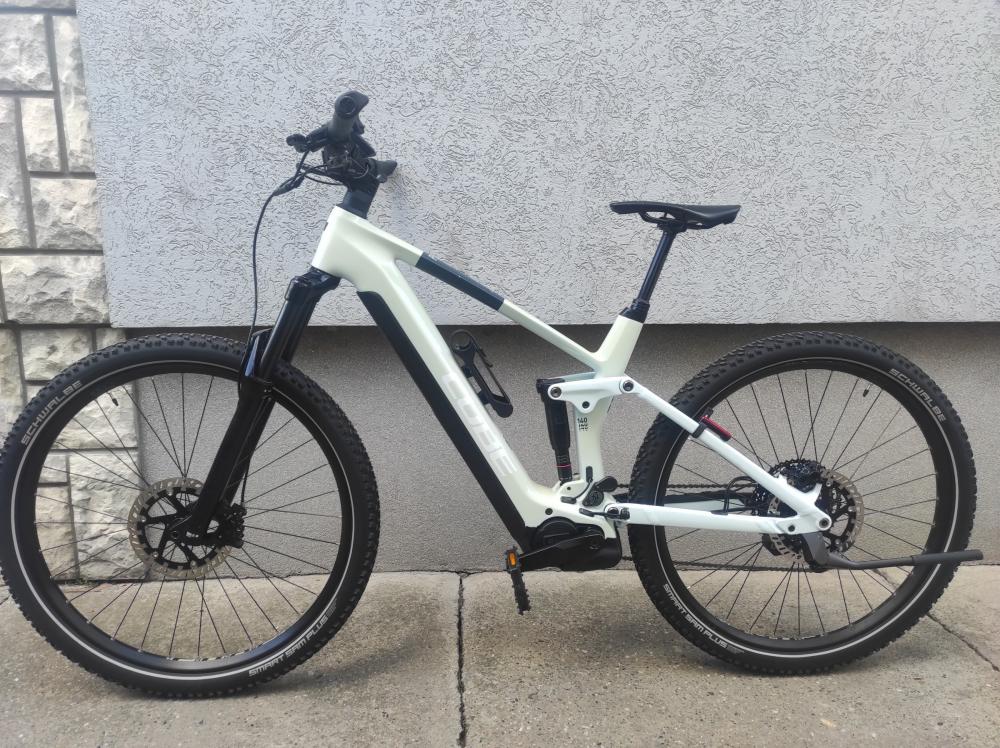 E MTB CUBE Karbon 750w L velicina