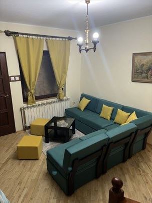Zvečanska, u zajedničkom dvorištu, 80m2, duplex