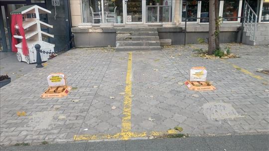 Izdaju se tri parking mesta