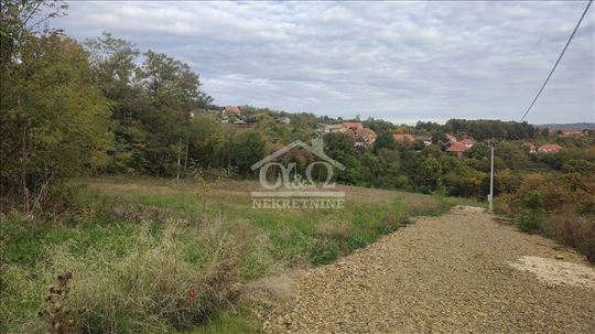 Plac površine 50a u Drenovcu sa priključkom za str