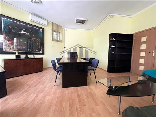 Poslovni prostor 60 m2 i magacin 40m2 Konjarnik