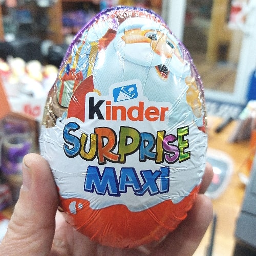 Kinder jaje čokoladno novogodišnje Surprise Maxi 100g