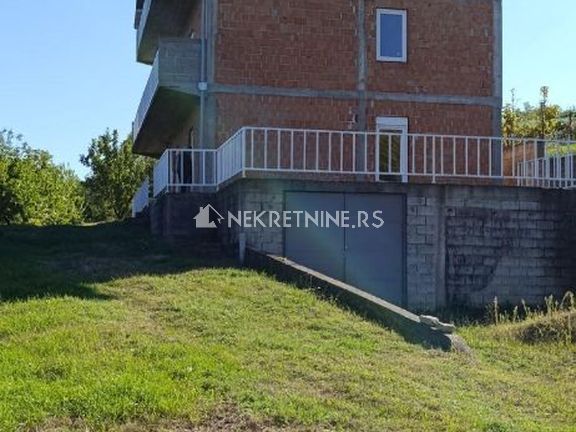 3-etažna kuća na prodaju, Leštane, 290.000€, 437m²