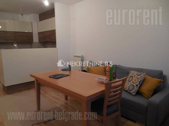 #39192, Izdavanje, Stan, VOŽDOVE KAPIJE, 800 EUR