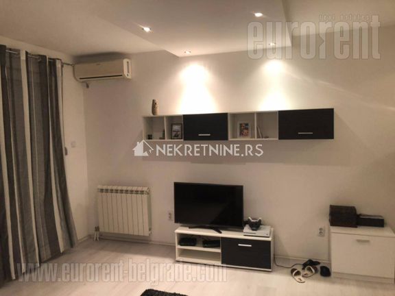 #39587, Izdavanje, Stan, CRVENI KRST, 850 EUR