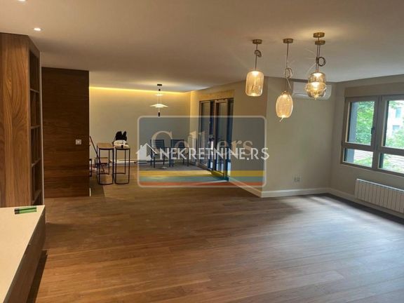 Vračar, Hram Svetog Save, Mutapova, 4.0, 200.00m2, 5000 EUR
