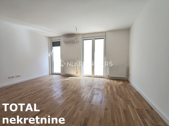 Trosoban stan NOVI SAD, 195300€