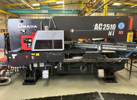CNC mašina za probijanje Amada AC2510