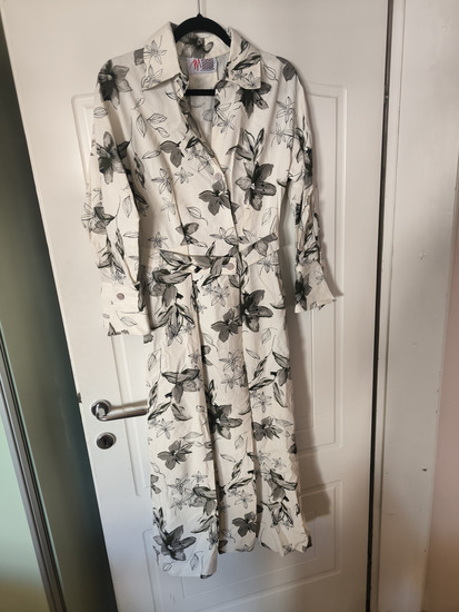 Cvetna midi lanena haljina sa kragnom