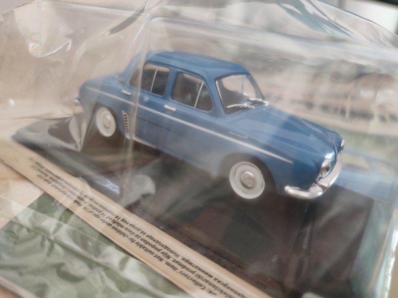 Legendarni automobili - br. 31 - Renault Douphine