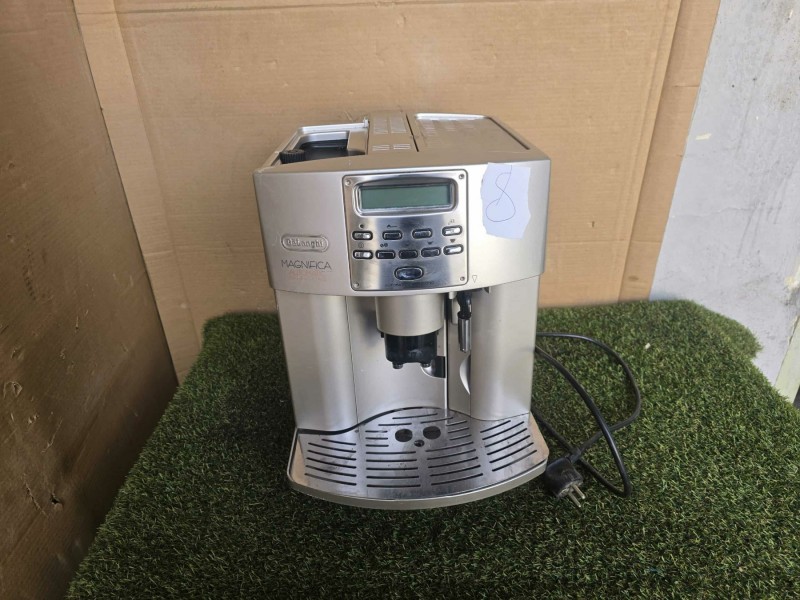 DeLonghi Magnifica Automatic Cappuccino aparat za kafu