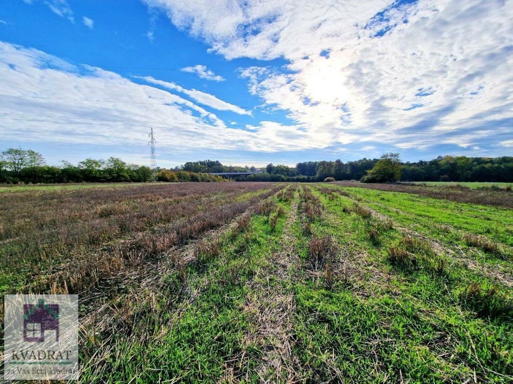 Poljoprivredno zemljište sa turističkim potencijalom 2, 6 ha, Ub, Bajevac –