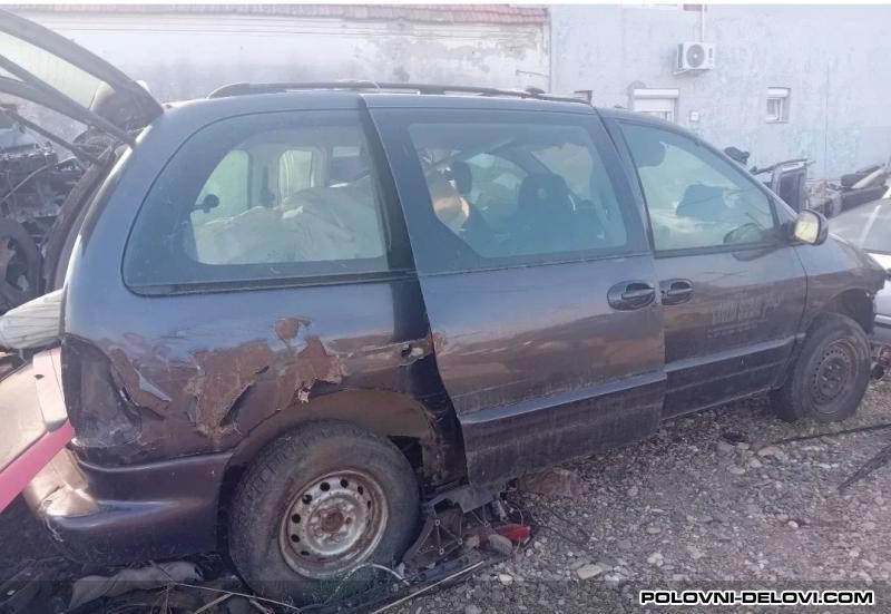 Chrysler Voyager Kompletan Auto U Delovima