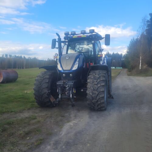 New Holland T7 260 traktor točkaš