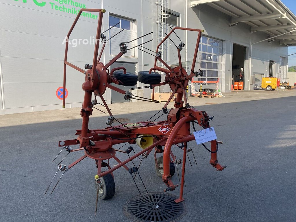 Kuhn GF 4201 HM prevrtač sena