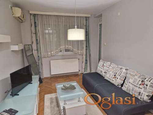 **Izdaje se lepo opremljen stan –Grbavica**