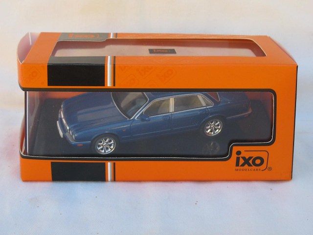 1:43 IXO jaguar XJ8