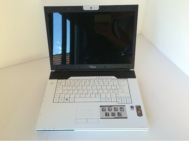 Fujitsu Siemens Amilo Pa 3553 za delove